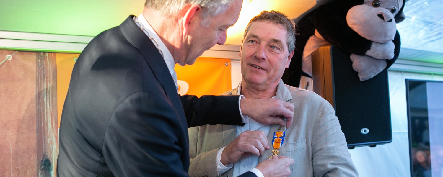 AAP-directeur David van Gennep ontvangt koninklijke onderscheiding bij ...